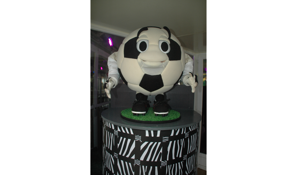 Robot Don Balón. Ideal para eventos deportivos - Trackter.